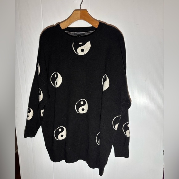 Forever 21 | Tops | Black White Yin Yang Sweater Cozy Pullover | Poshmark